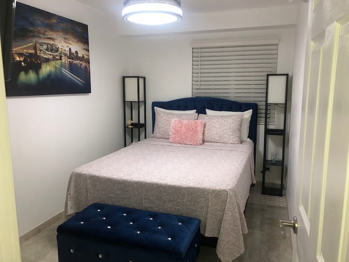 Lovely, Cozy & Tiny Entire Place With Free Parking - Paradise