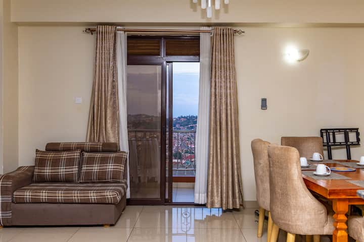 For Groups: Spacious W/ Parking Near Acacia Mall - Kampala