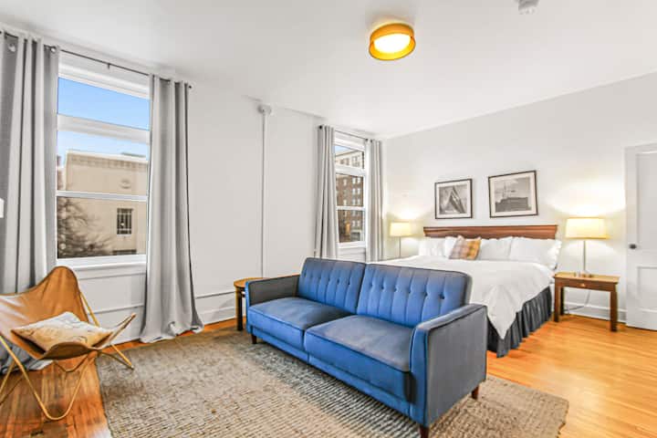 Eclectic Studio In The Heart Of Downtown Toledo - Toledo, OH