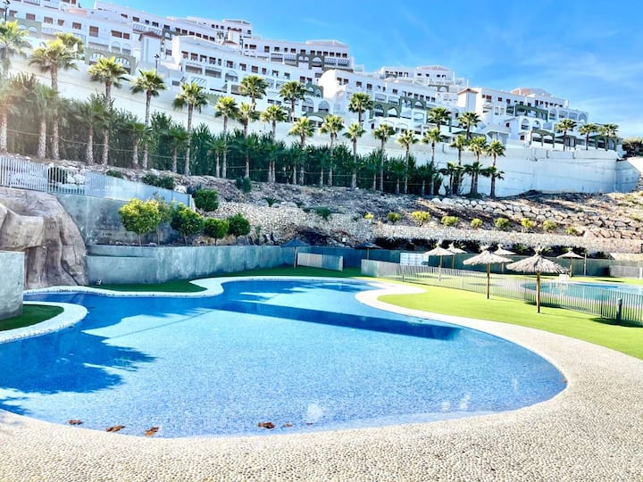 Apartamento Con Piscinas, Jacuzzi Y Vistas Al Mar - Gandia