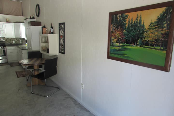 A Comfortable And Spacious "Barndominium" - Pleasanton, KS