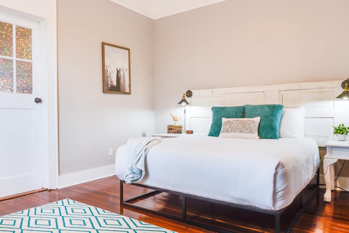 Totally Renovated Historic Duplex 4mi To Downtown - Chalmette, LA