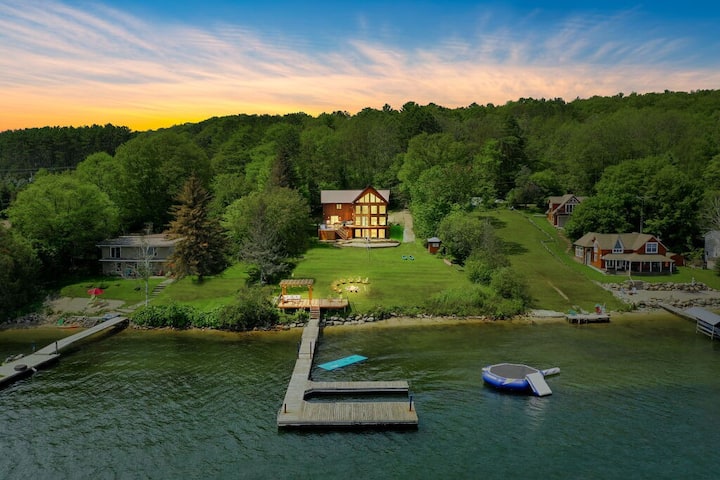 Waterfront Paradise With Sauna And Hottub! - Midland