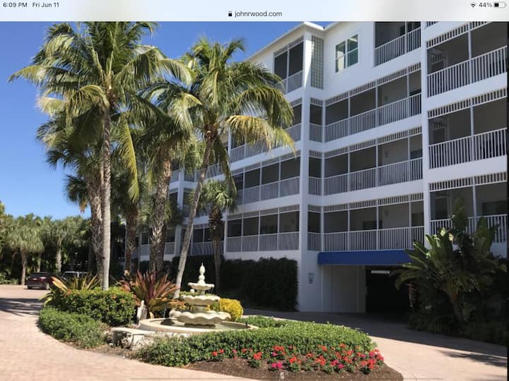 Olde Marco Inn And Suites 2bd/2bth - Marco Island, FL