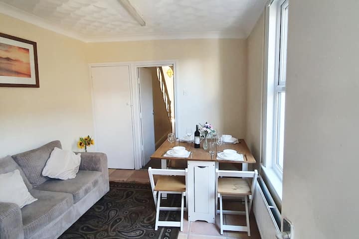 Spacious Bright 5 Bedroom House - Chatham