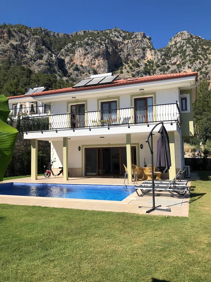 Göcek De Manzaralı Havuzlu  Sıfır Villa - Göcek