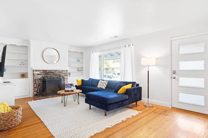 Bright & Spacious Home W/ Private Backyard & Pool - Sacramento