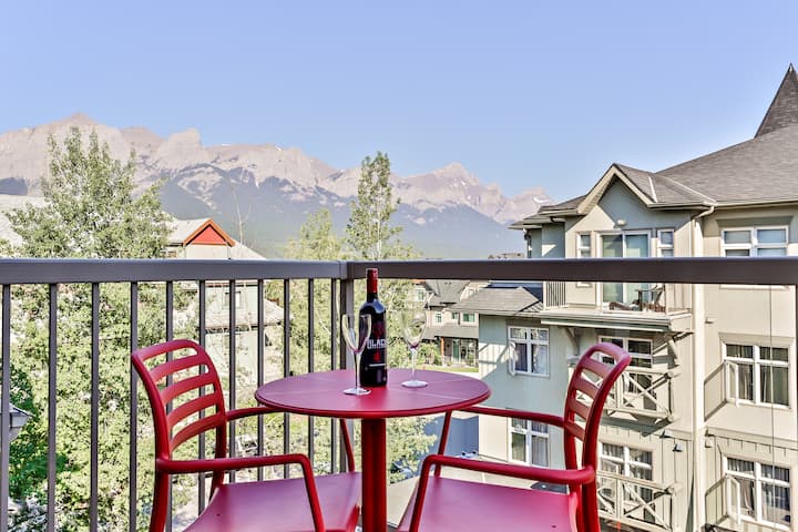 Top Floor - Mtn Views - 1 Bedroom Condo (Sleeps 5) - Canmore