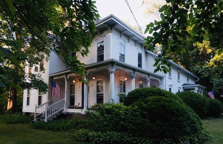 The Governor's Suite At Greenleaf Mansion - Brooklyn, MI