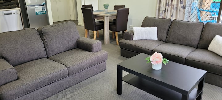 Adorable And Peaceful Unit - Fully Furnished - Glengarry