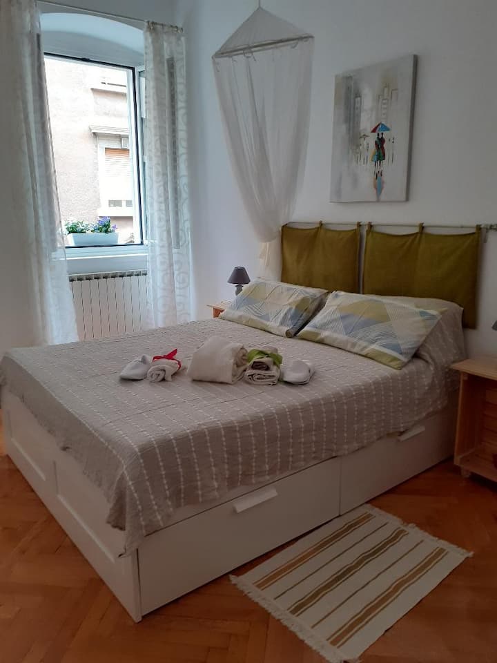 "Stanza Matrimoniale Tre" - Trieste
