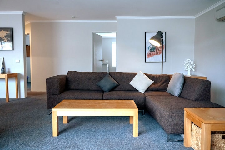 Contemporary 2br Flat Near Kingston - Canberra