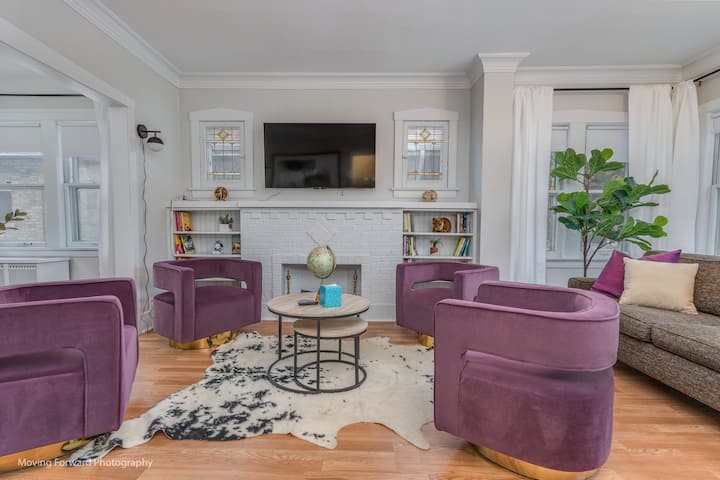 A Comfortable Stay While You Are Away In Oak Park - Oak Park, IL