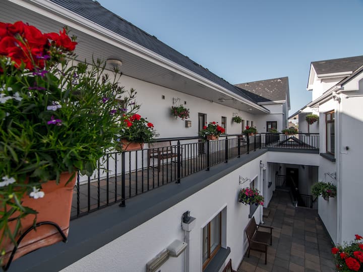 Donegan Court Aparthotel - Galway