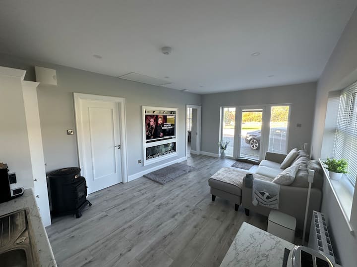 Beautiful 1 Bedroom Apt. Close To All Amenities - Cavan