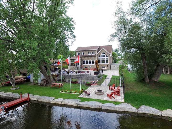 Luxury Lakefront Mansion With Inground Pool - Kawartha Lakes