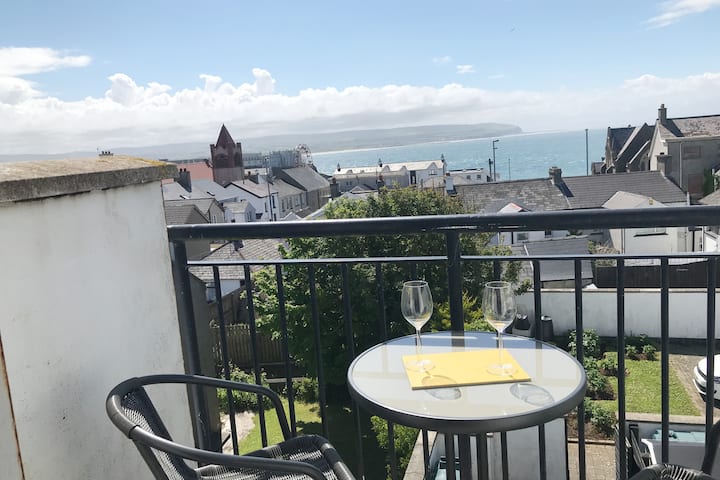 Townhouse-sea Views & Private Parking - Coleraine