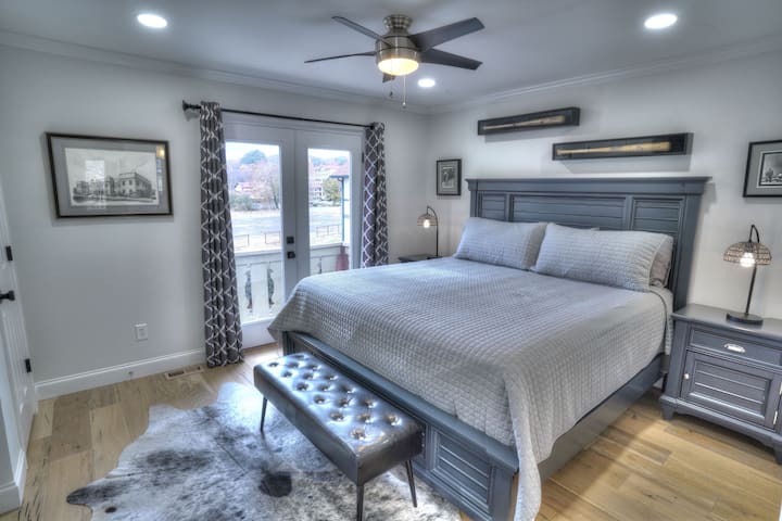 2 Master Suites On The River! Walking To Downtown - Helen, GA