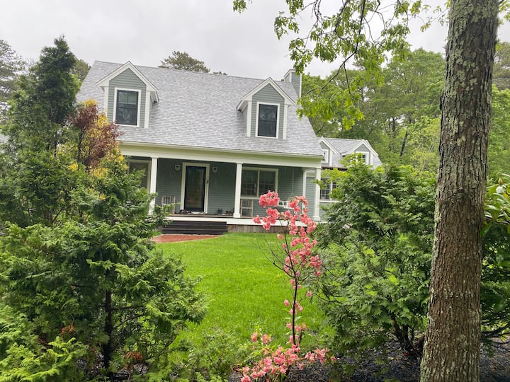 Charming Family Vineyard Getaway - Oak Bluffs, MA