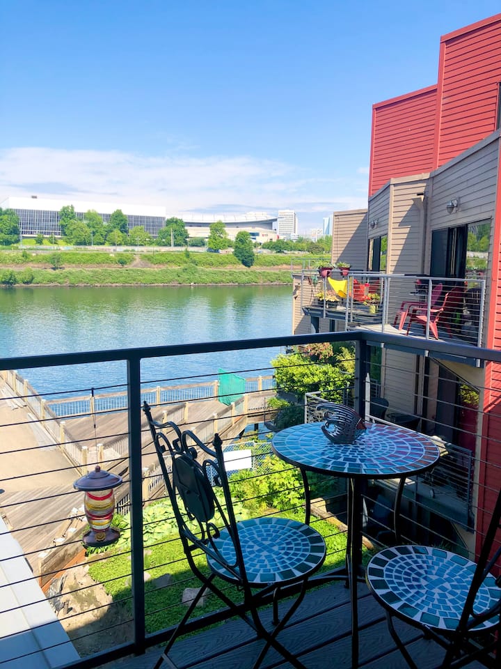 Beautiful Waterfront Pearl Condo, View,  W/parking - Portland, OR