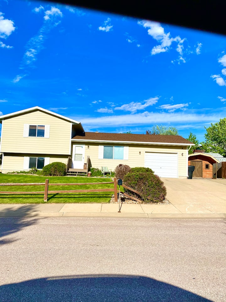 3 Bedroom/3 Garage Home For Sturgis Rally - Sturgis, SD