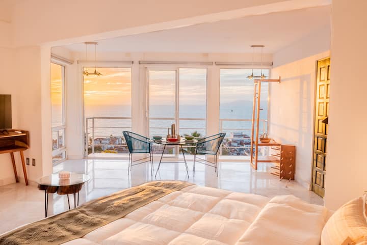 La Casa Blanca Studio #5, Pool + Prime Views - Puerto Vallarta