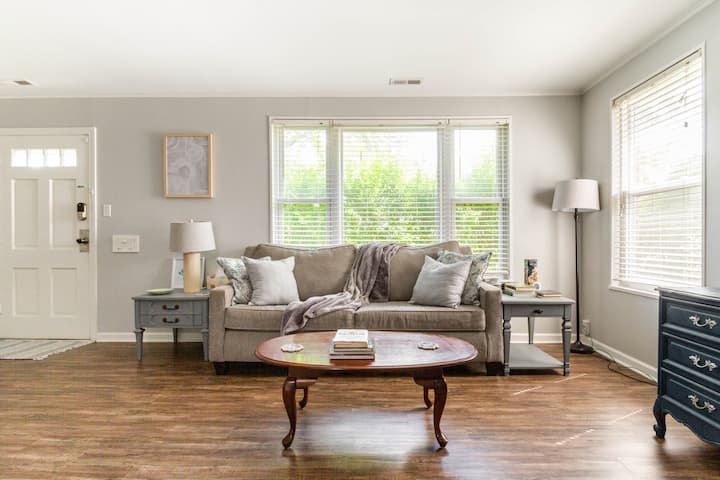 Pet Friendly Home In Homewood With Heated Floors - Homewood, IL