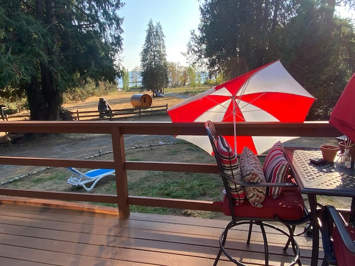 Last Minute Great Deal Now 4 Bed -2.5 Acres Water - Powell River
