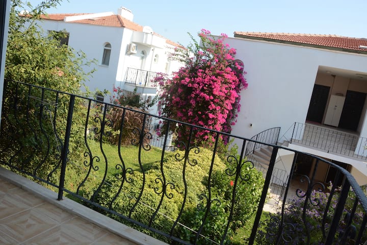 Datça Merkezde, Kumluk Plajına 3 Dk. 1 + 1 Apart - Datça