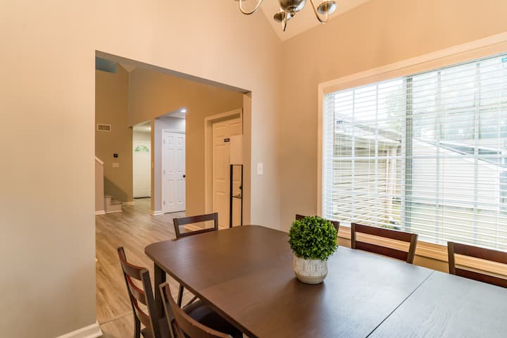 The Happy Place Close To Lake Lanier - Cumming, GA