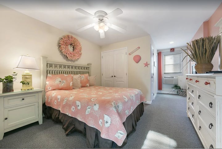 Daily Rentals And 1 Bedroom Condo 140' From Beach - Long Beach Island, NJ