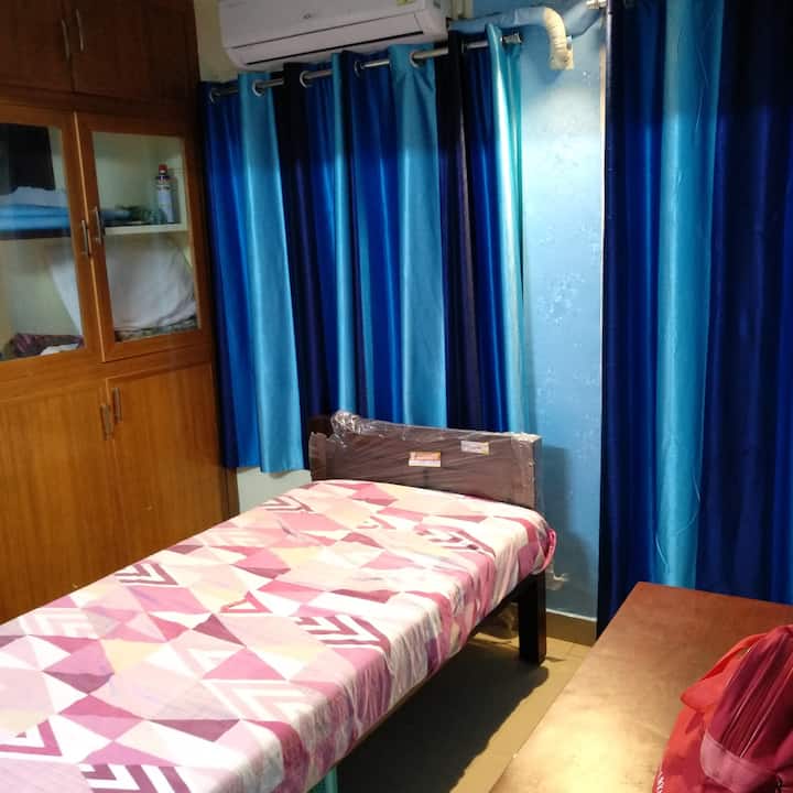 A Private Room@adyar-3bhk/compact/bachelors/quiet - Chennai