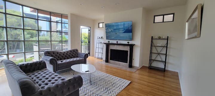 3 Bedroom 4 Beds, 2 Baths, Steps To Venice Beach! - Santa Monica, CA