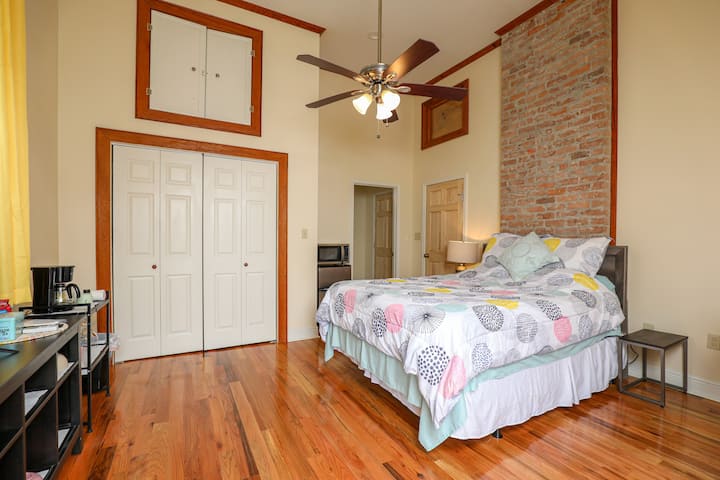 The Crescent City Suite - New Orleans, LA