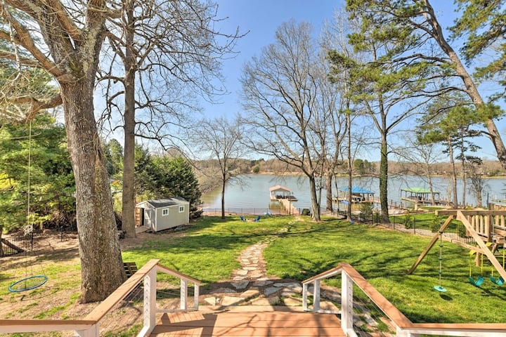 Family Friendly Waterfront Home With Game Room - Denver, NC