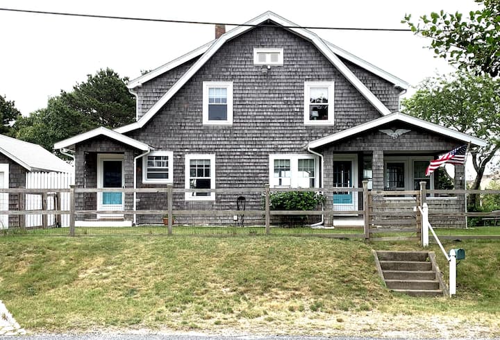 Classic Cape Cottage, Steps From Private Beach - Barnstable, MA