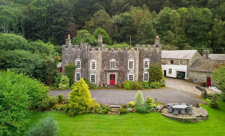 Four Poster Mawddach Suite In Arthog Hall - Barmouth