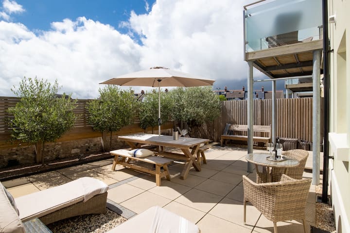Tenby Pembrokeshire South Beach Corner House - Tenby