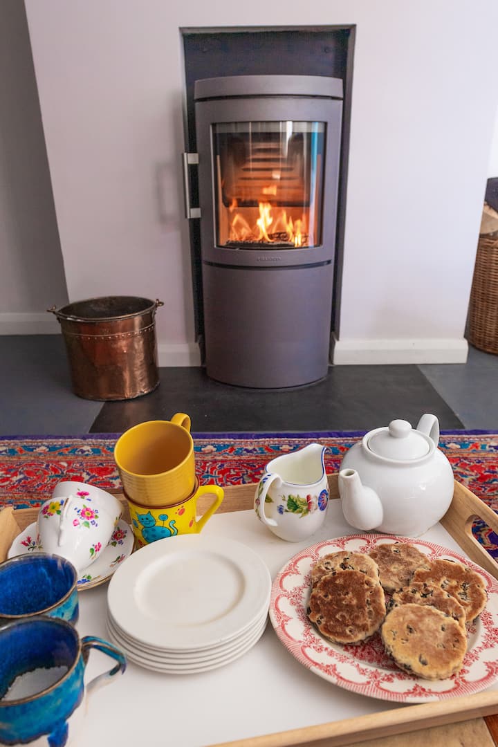 Nr Marloes & Skomer - Spacious Rural Bungalow - Pembrokeshire