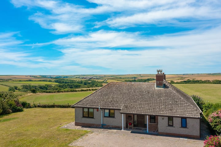 Nr Marloes  & Skomer - Spacious Rural Bungalow - Pembrokeshire