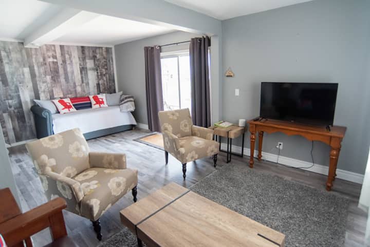 Adorable Erie Breeze Guesthouse #3 Steps To Lake - Chatham-Kent