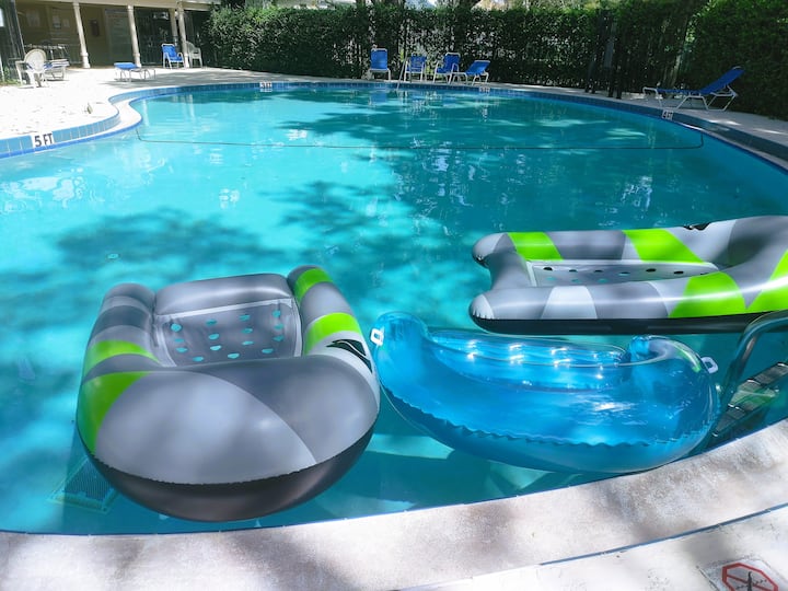 Gorgeous Townhouse With Pool And Relaxing Vibe - Tampa, FL