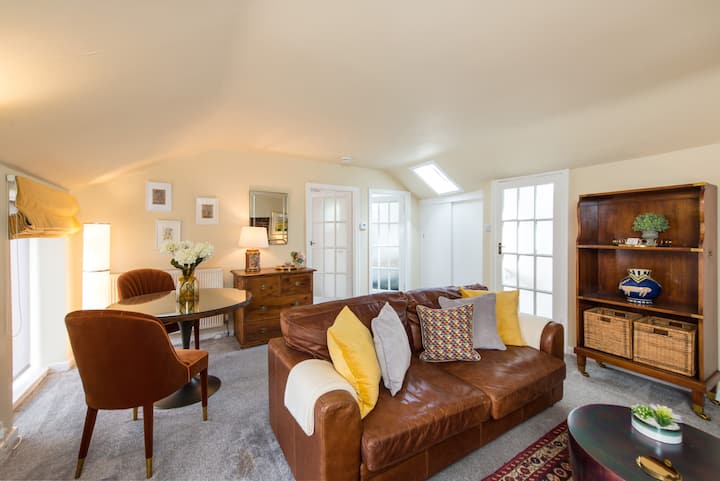 Superbly Located Mews Home Close To Princes Street - Édimbourg