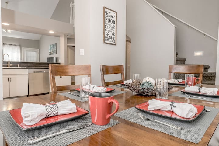 3br 3ba Penthouse Condo W/pool—easy Access To Fun! - Branson, MO