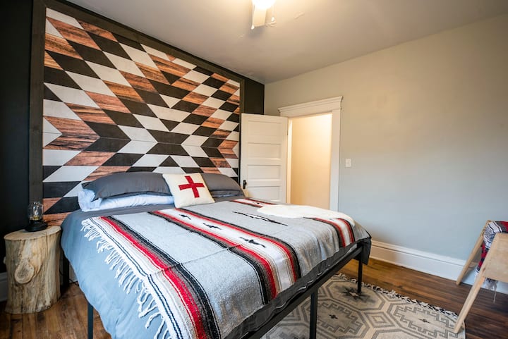 Texan 2bd Loft + Workspace, King Bds, By Starbucks - Columbus, OH