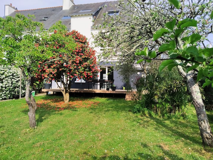 Agréable Maison De Ville Avec Jardin - Lorient