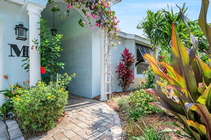 Clearwater Hideaway
Paradise At Home - Dunedin, FL