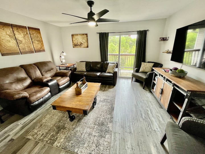 Accommodates 16! Close To Lake, Sdc & Hwy 76 Strip - Kimberling City, MO