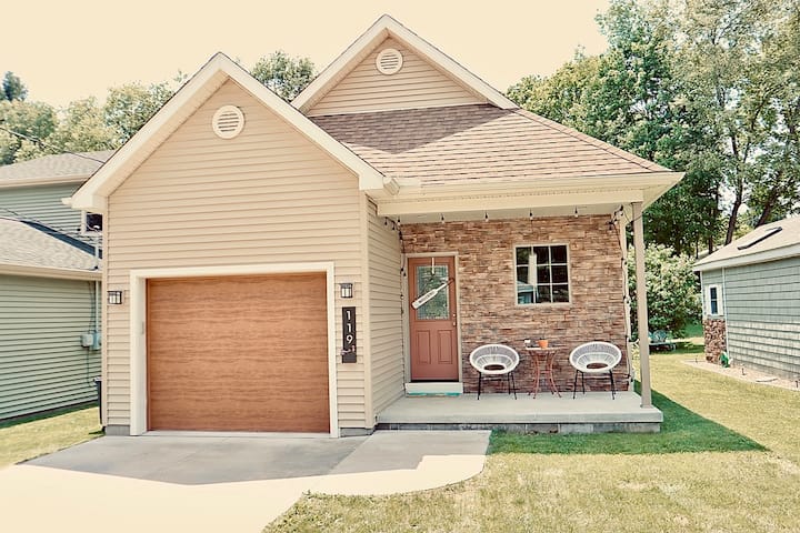 "The Tahoe" Mod Lake House~close To Beach & Lake - Edinboro, PA