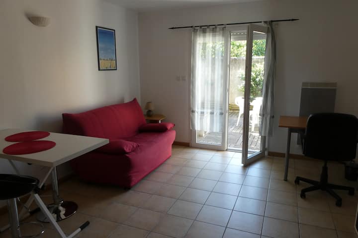 Studio En Rez De Jardin Avec Belle Terrasse - La Rochelle